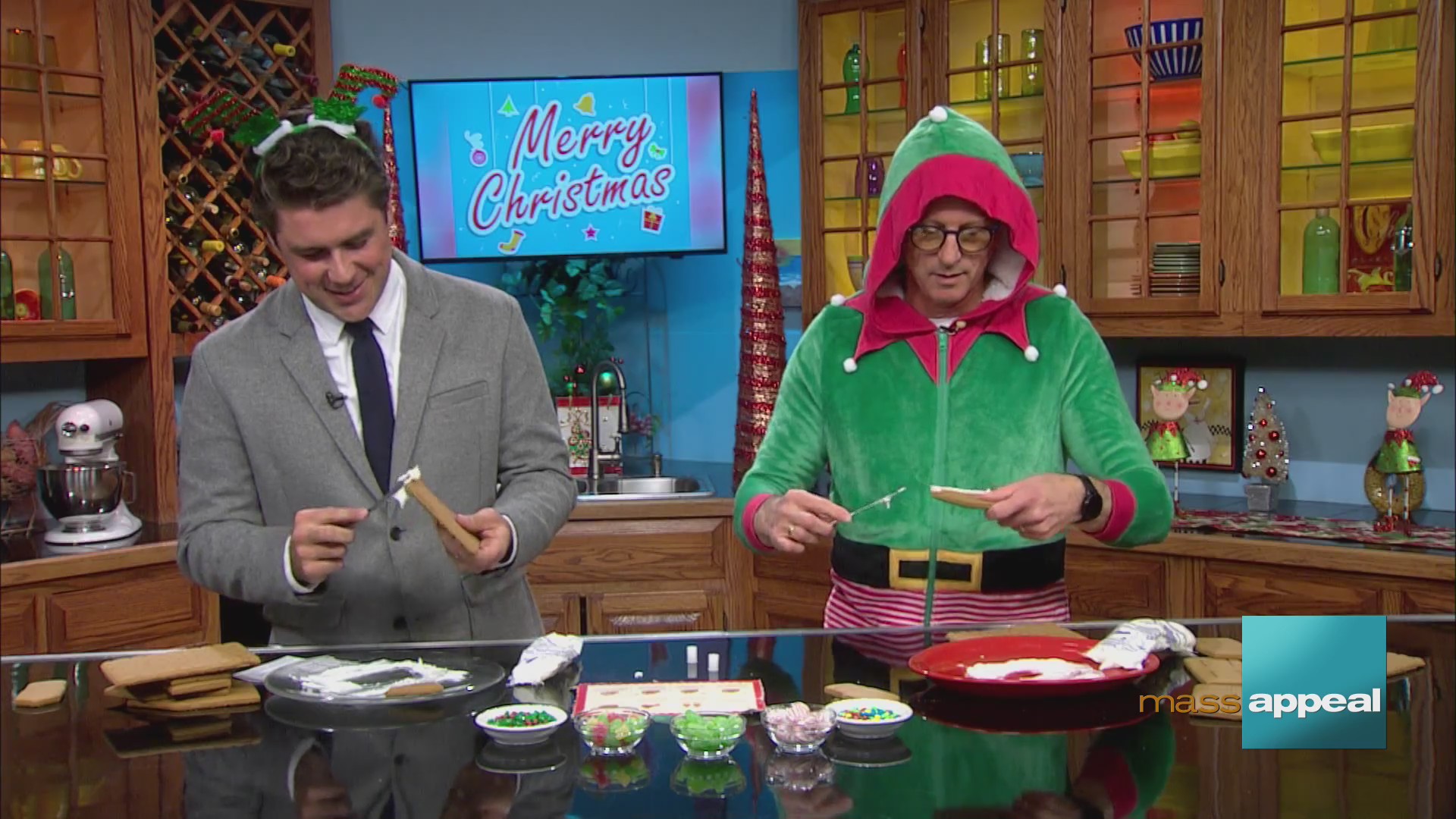 Mass Appeal Patrick Berry, Duncan Maclean create gingerbread houses – WWLP