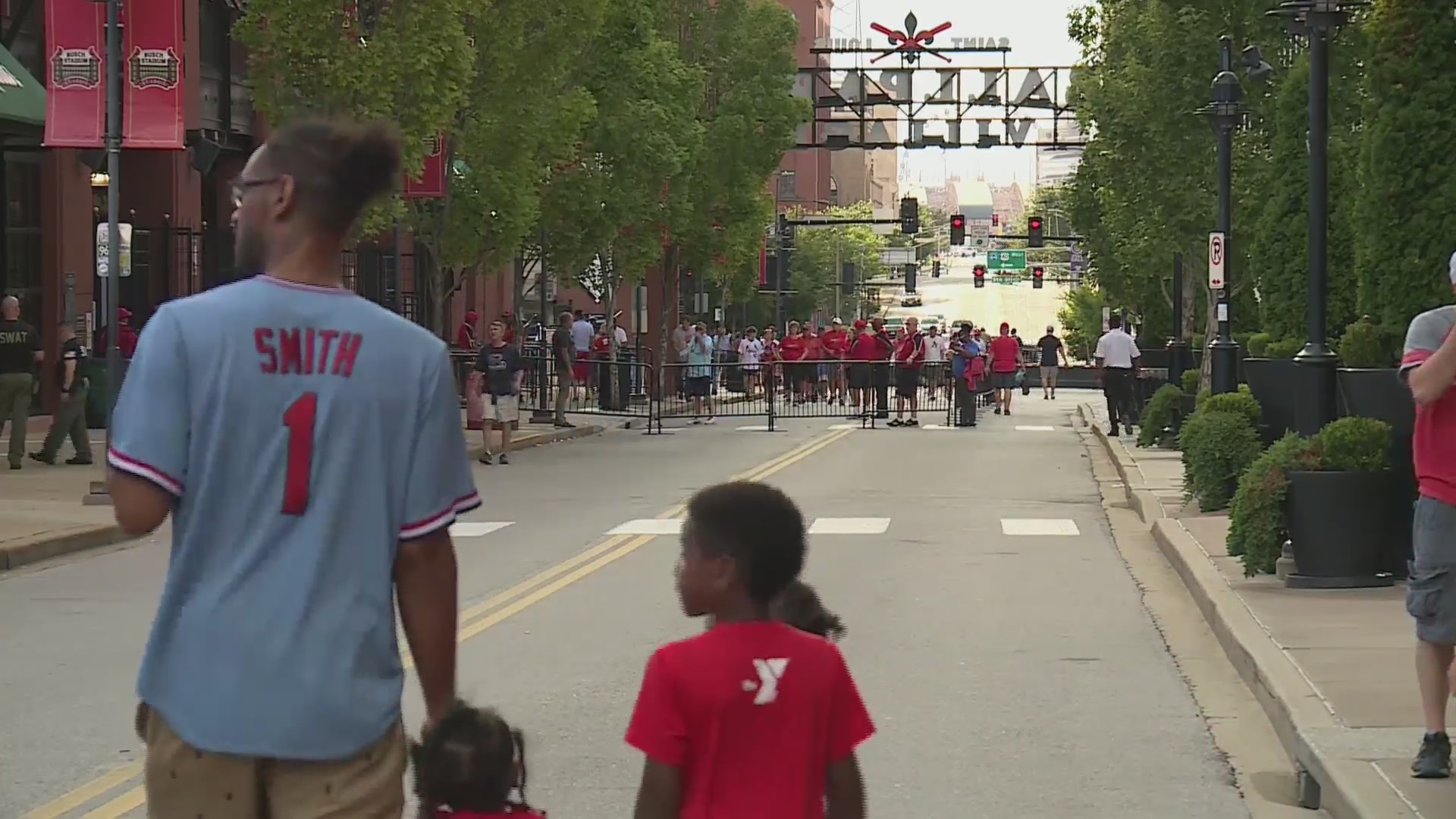 Cardinals fans heat up as the temperatures cool down – FOX 2