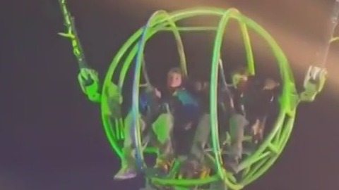 London slingshot ride crashes, leaves riders stranded | Rush Hour ...
