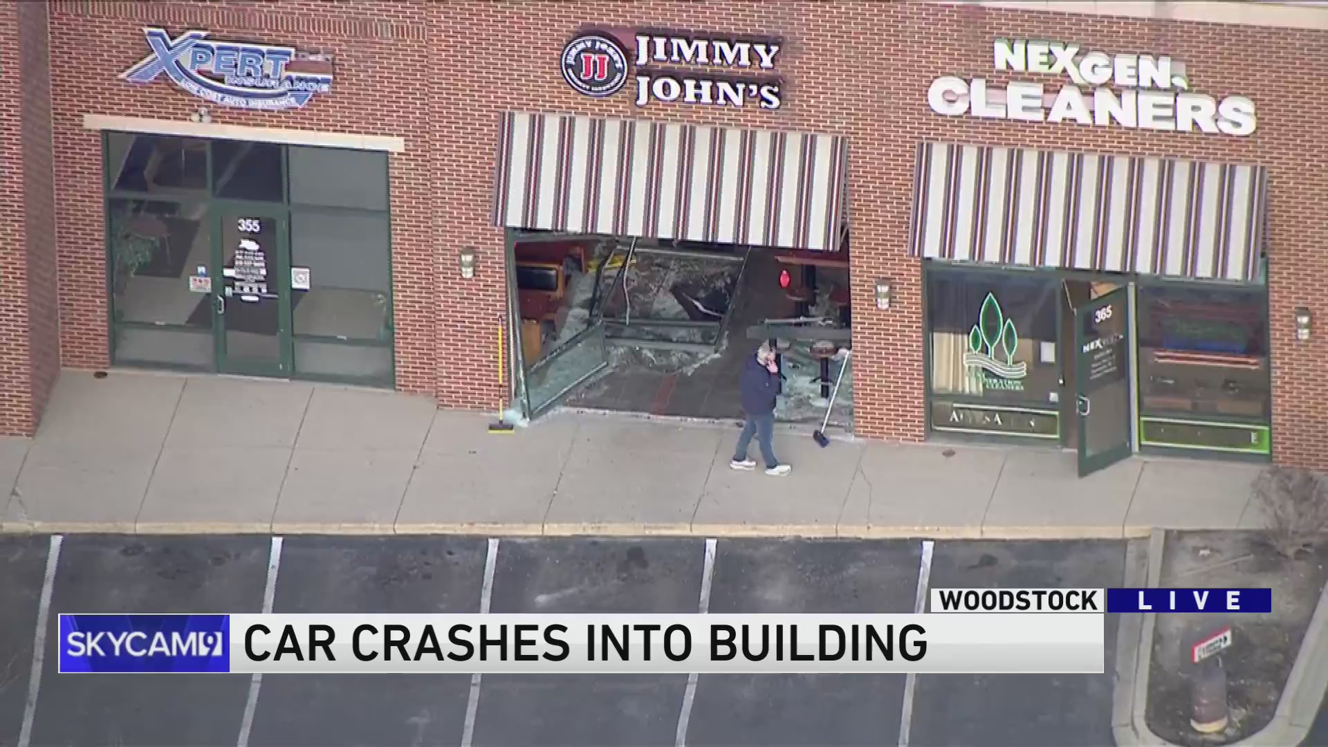 Driver crashes through Jimmy John’s in Woodstock – WGN-TV
