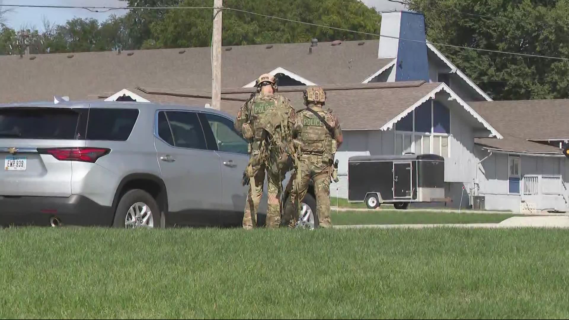 Standoff underway with suspect who shot at Polk County deputy – who13.com