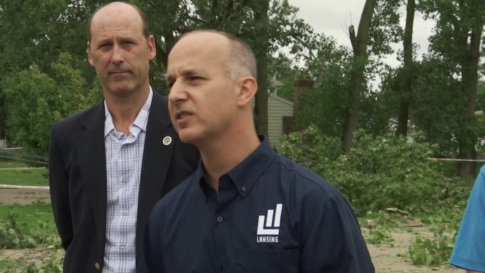 Lansing mayor signing an emergency declaration – WLNS 6 News