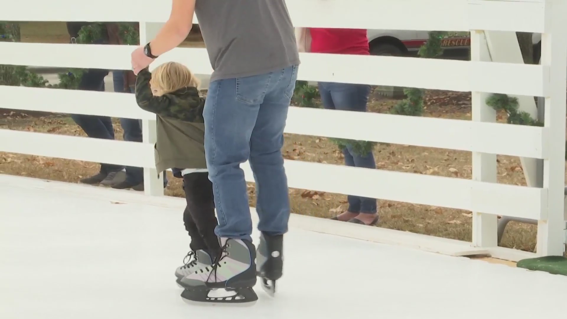 New Bern’s outdoor ice skating rink kicks off the fun – WNCT
