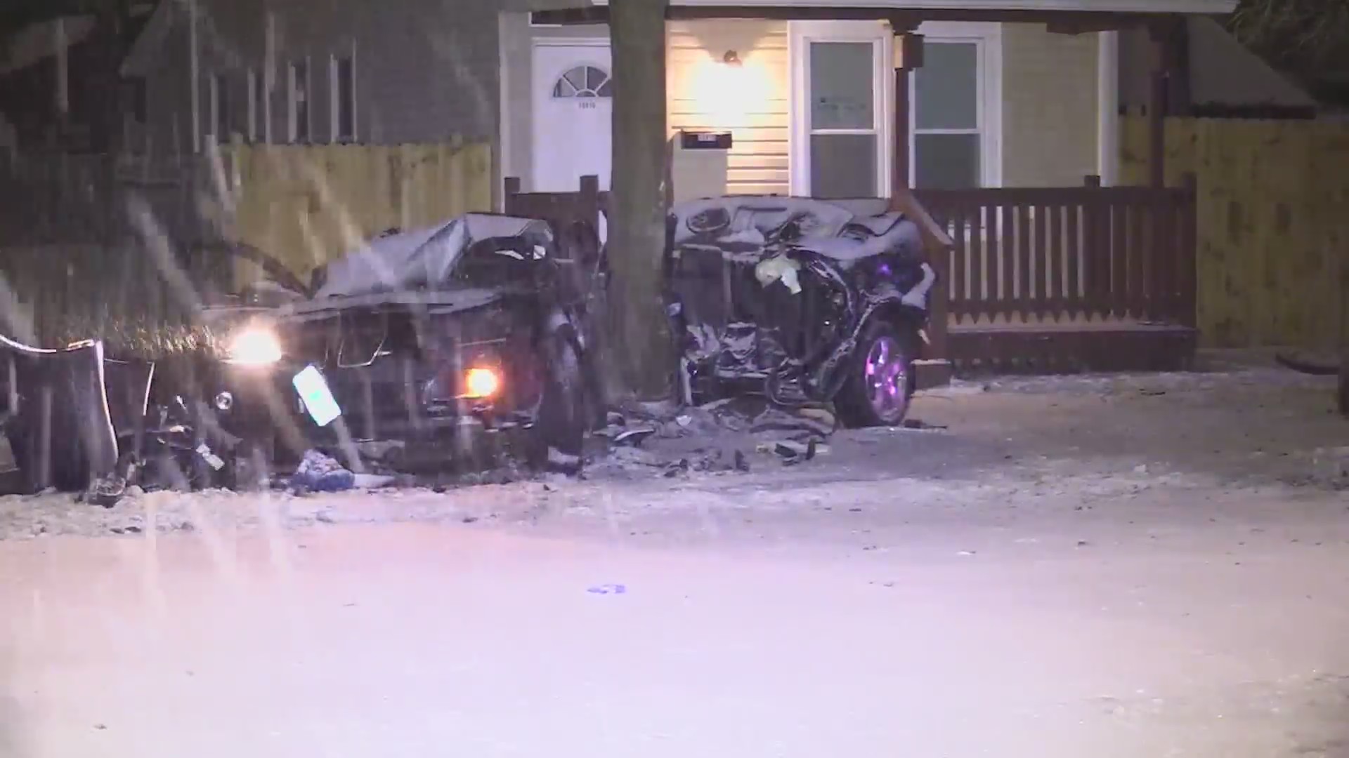 2 Dead After Car Crashes Into Tree Passenger Ejected In Hazel Crest