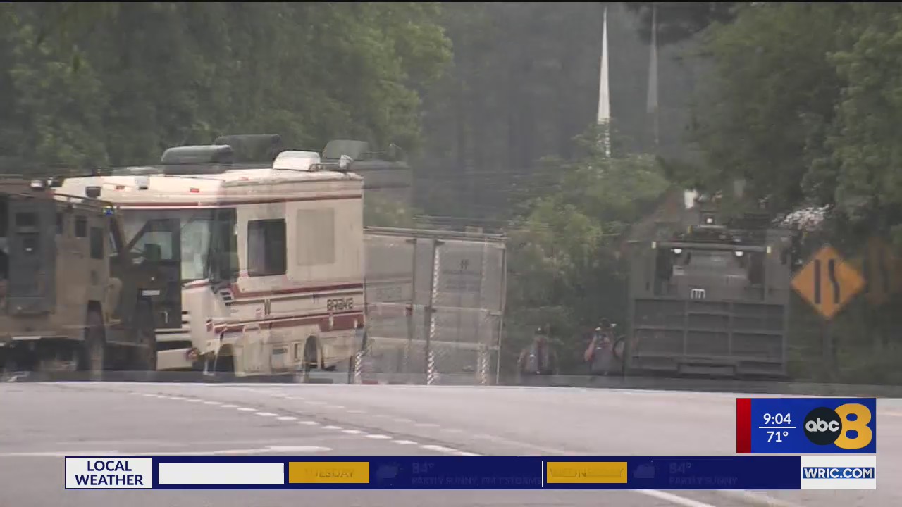 Tactical police tear Winnebago open, arrest barricade suspect in ...