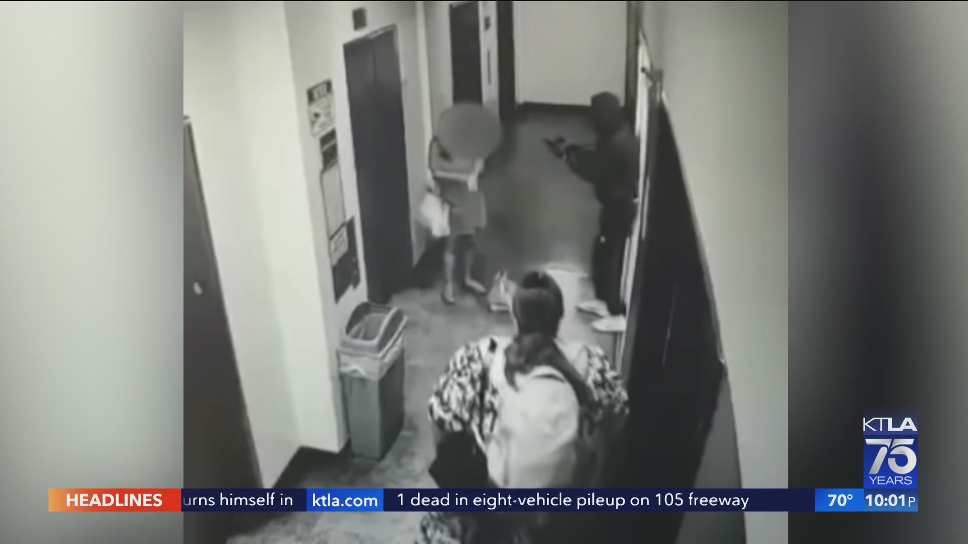 Woman robbed at gunpoint near jewelry store in downtown Los Angeles – KTLA