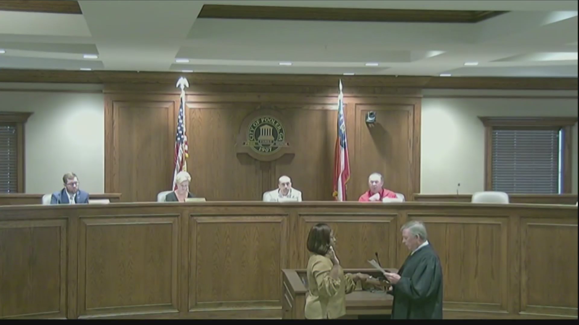 Pooler City councilwoman sworn in after confusing meeting – WSAV-TV