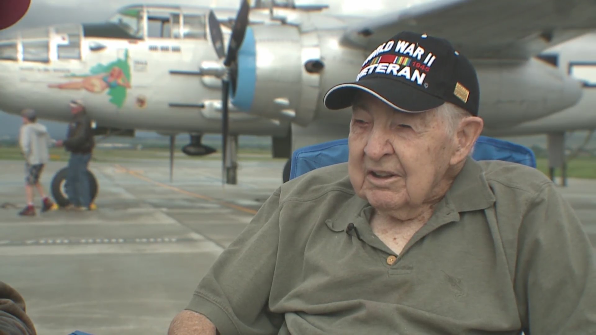 WWII veteran flies in bomber he serviced during war – FOX31 Denver