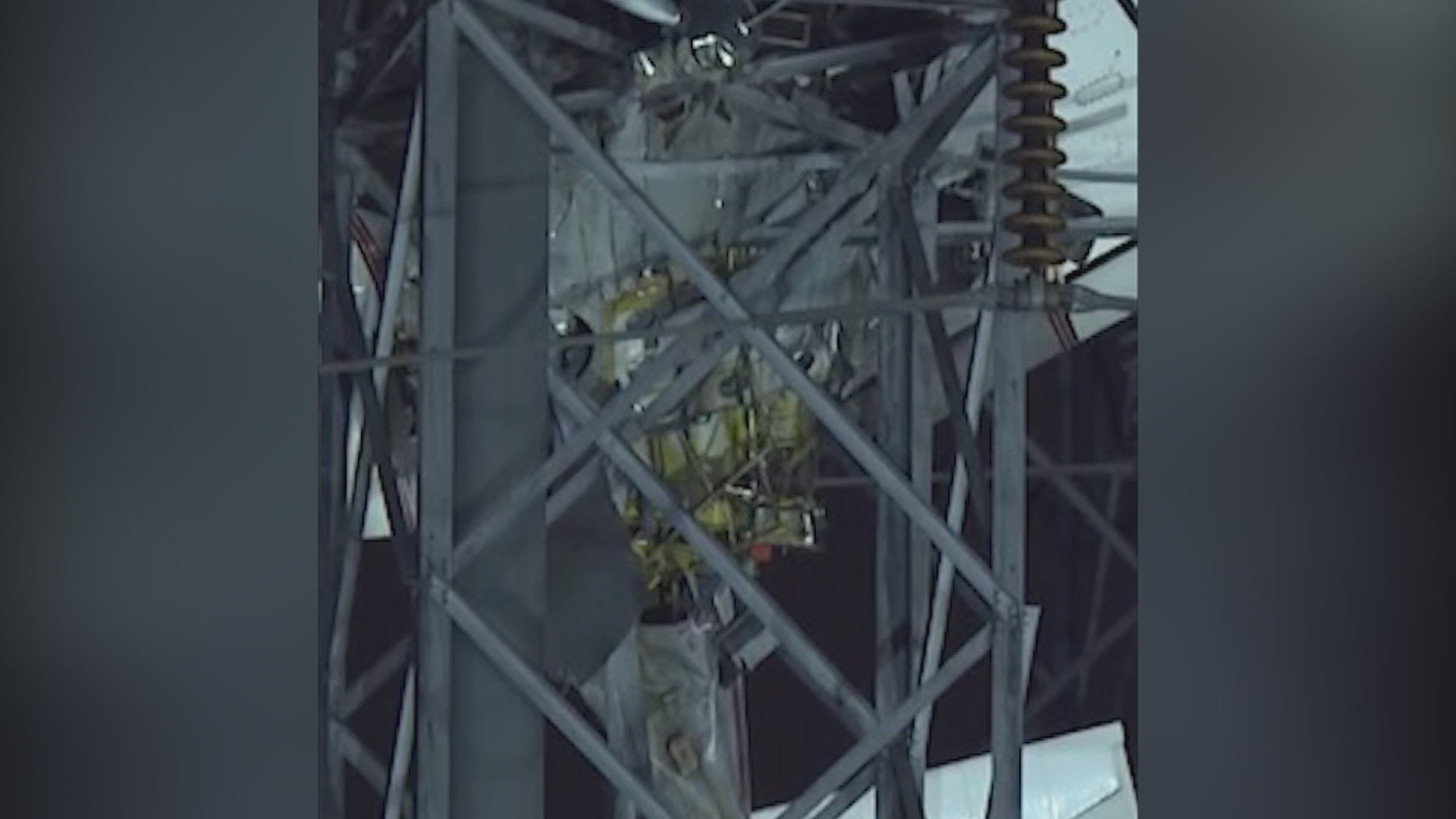 Plane Hits Power Lines and Gets Stuck Causing Widespread Power Outages ...