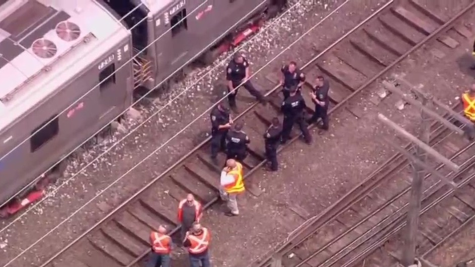 LIRR trains experience delays, cancellations due to derailment – PIX11