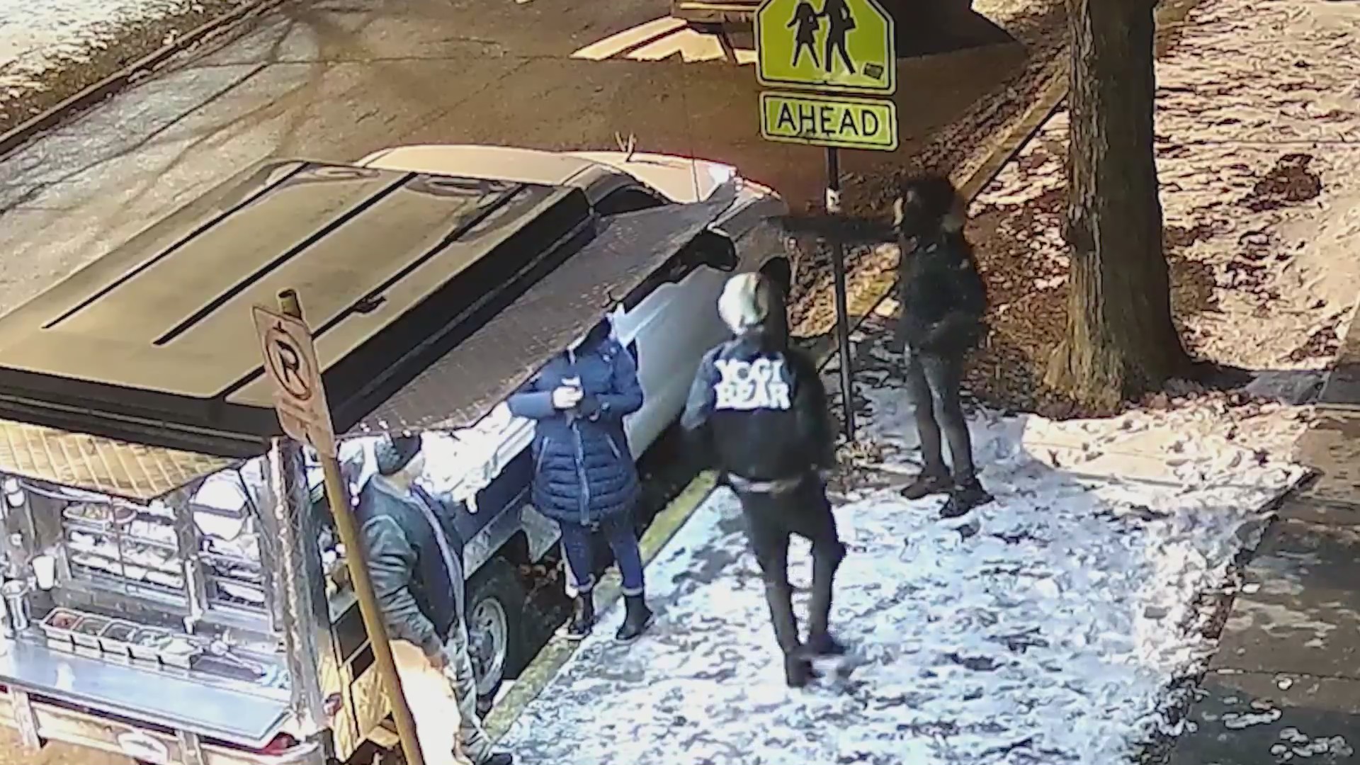 ‘I’ll kill you’: Video shows food truck robbery in Logan Square – WGN-TV