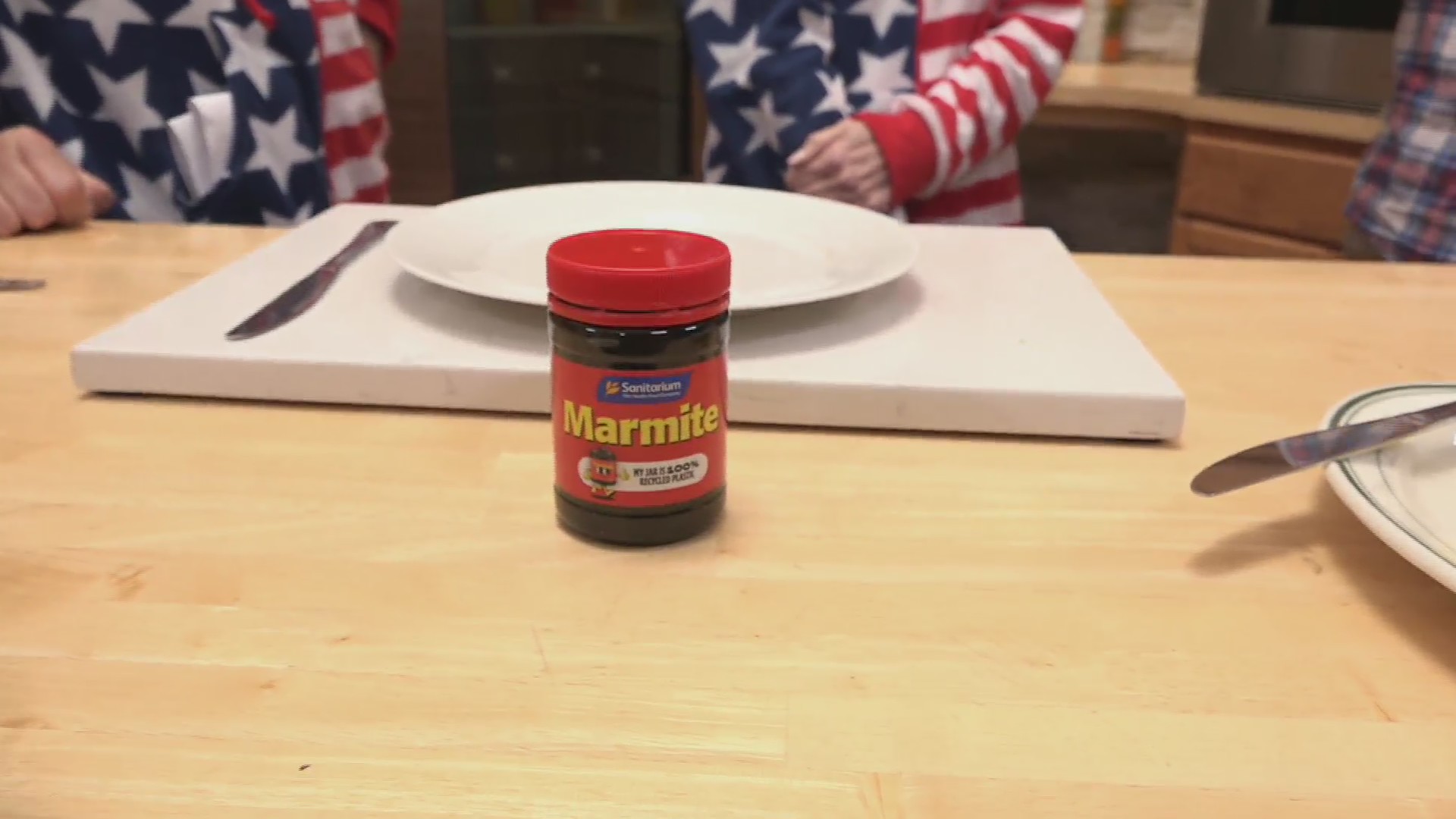 Morning show tries Marmite – FOX 2