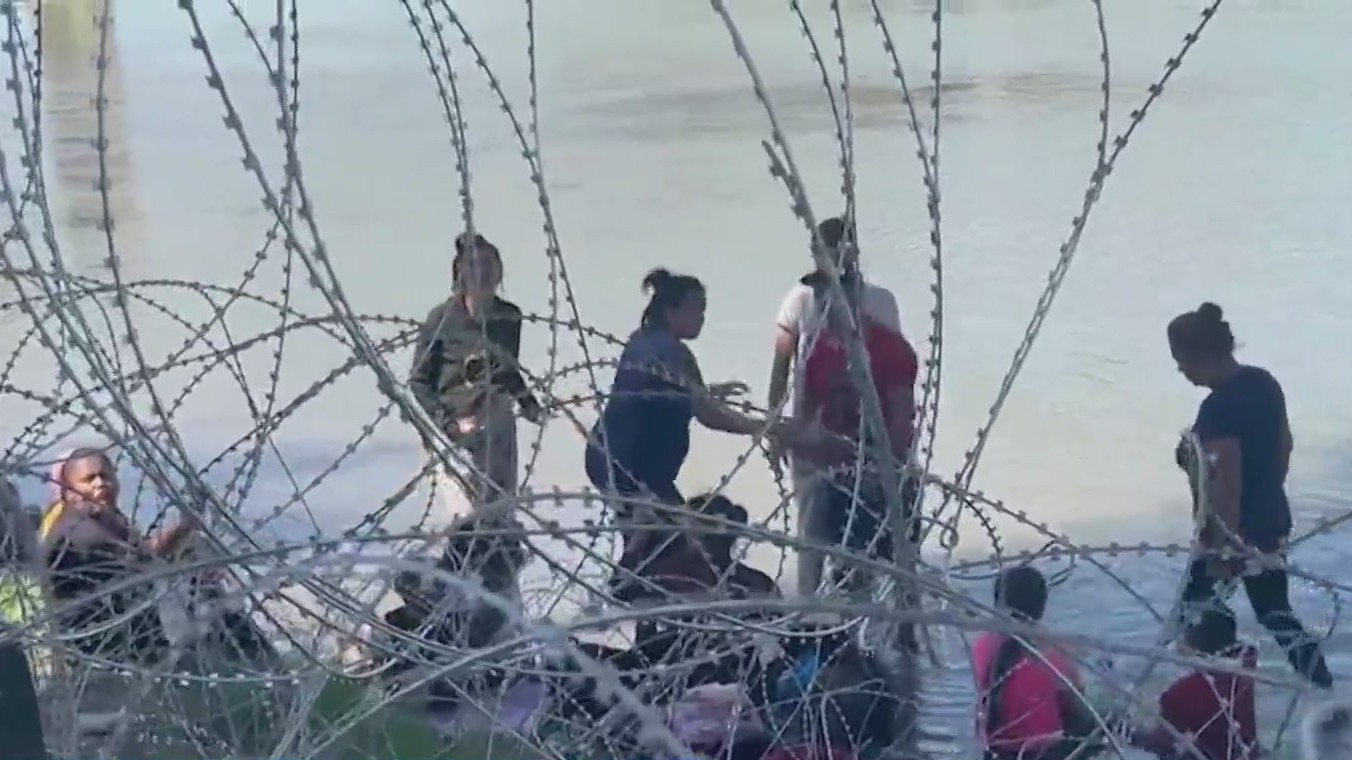 Migrants face dangerous heat, drowning risk at southern border ...