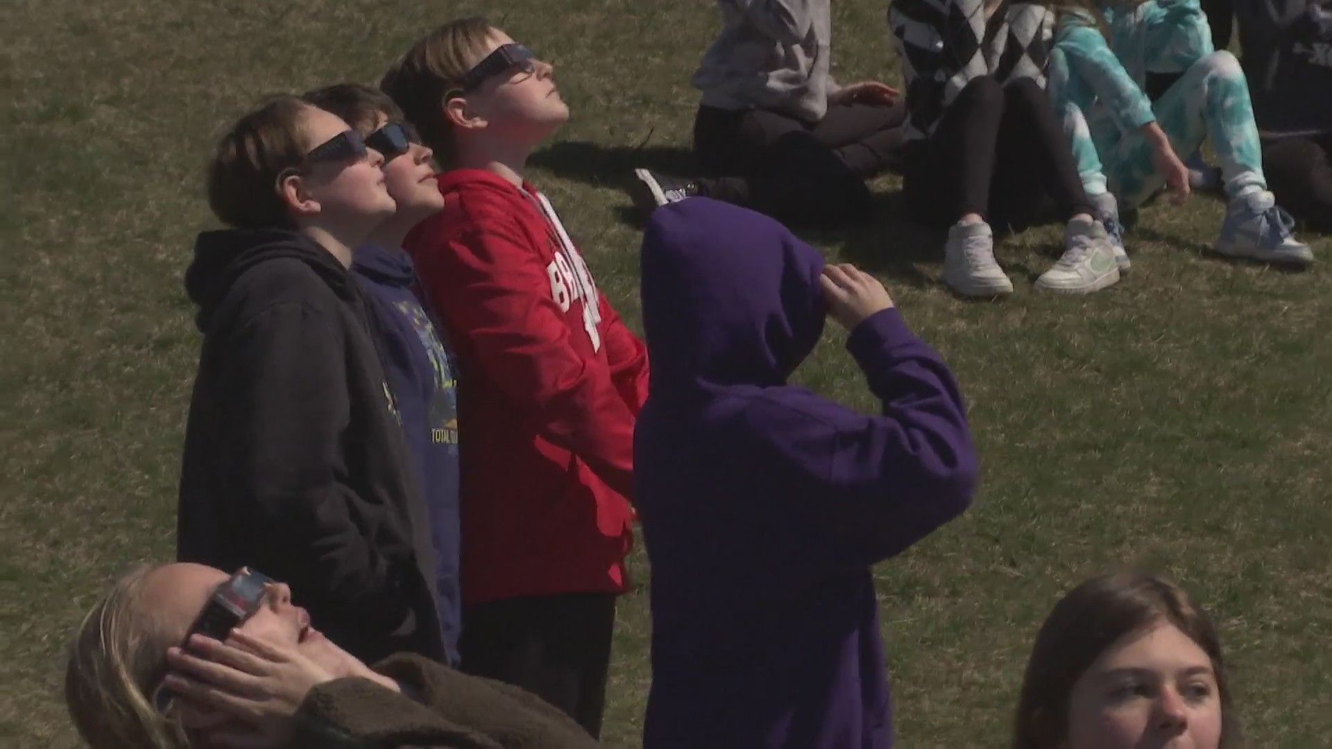 600 Roscoe middle schoolers excited to view the solar eclipse ...
