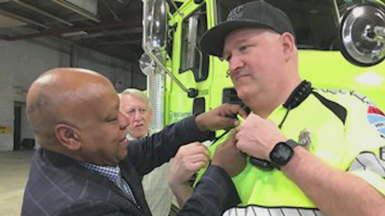 IDOT honors worker who saved women from burning vehicle on Kennedy ...