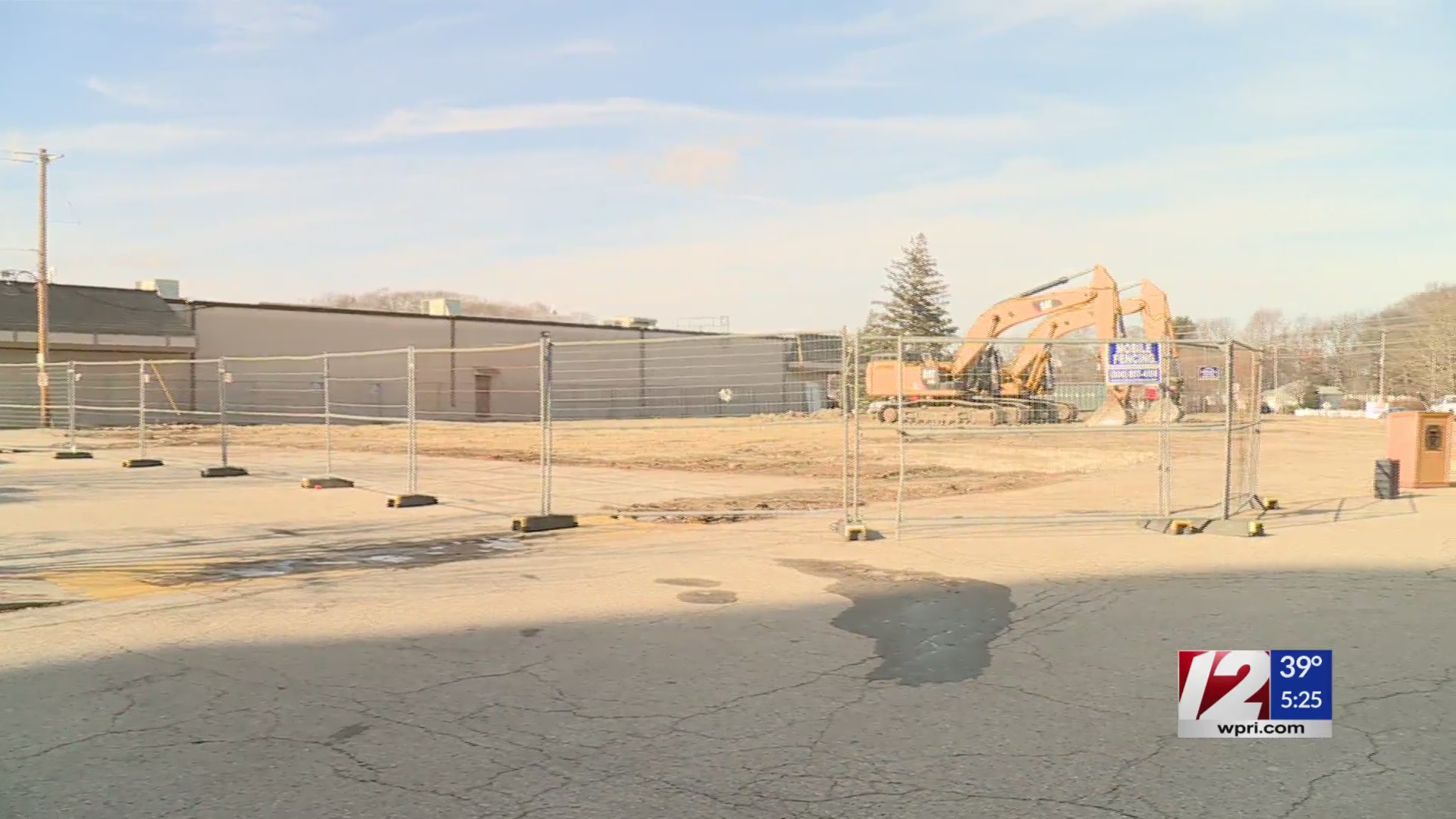 Warwick to build ice-skating rink behind city hall – WPRI.com