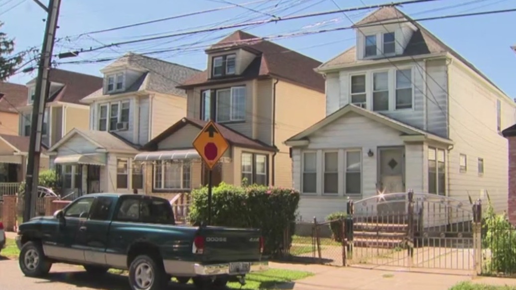 Gov. Hochul signs new protections against deed thefts – PIX11