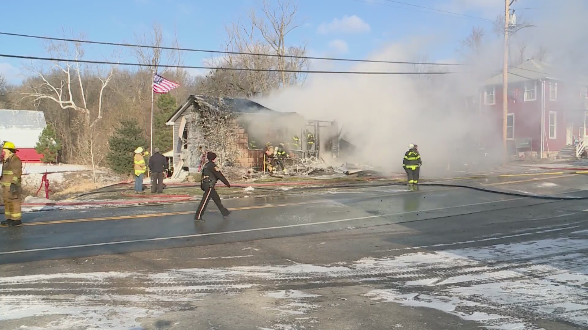 Community gathers for family after Defiance house fire – FOX 2