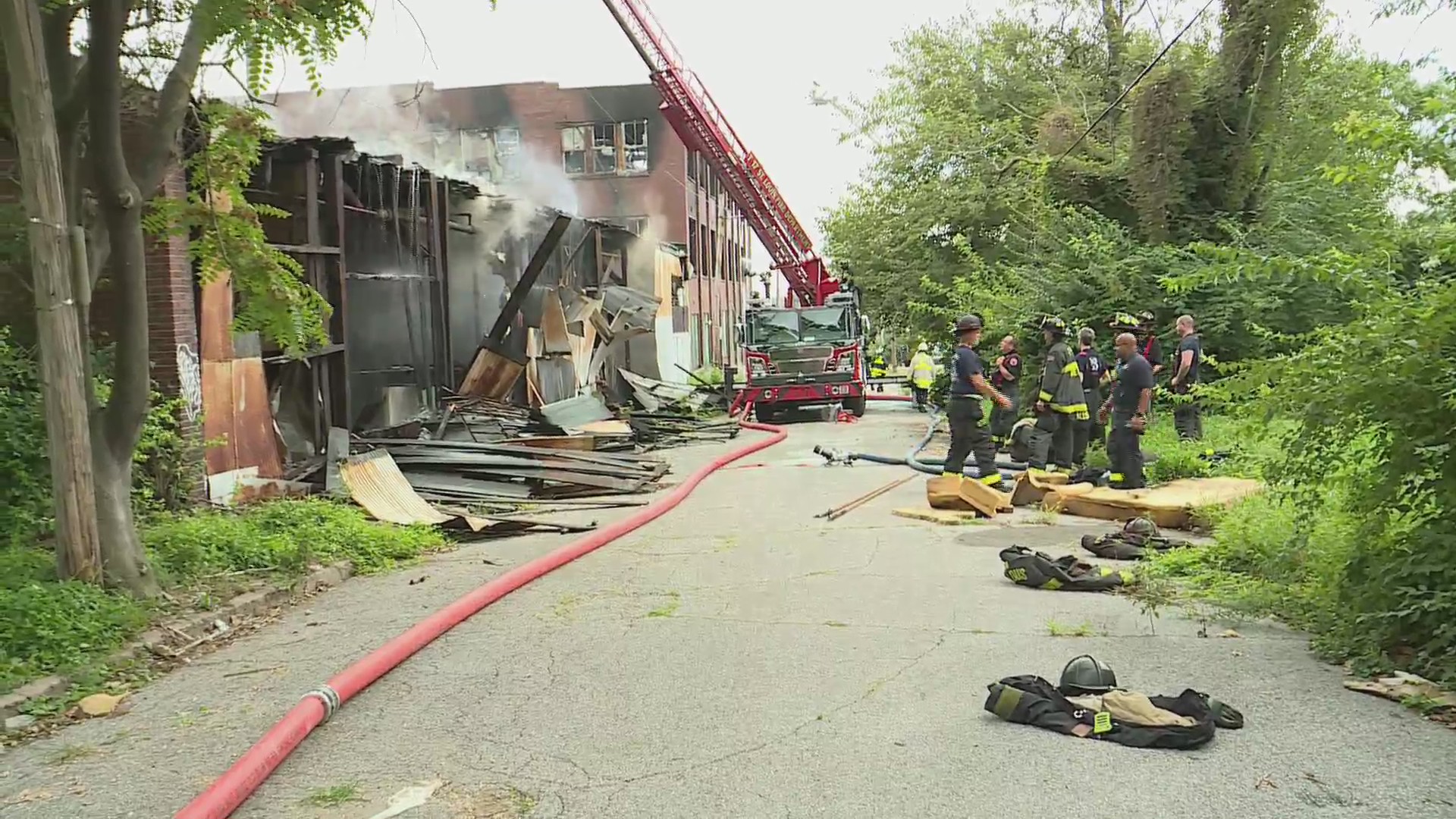 Smoke spews from vacant north St. Louis warehouse fire – FOX 2
