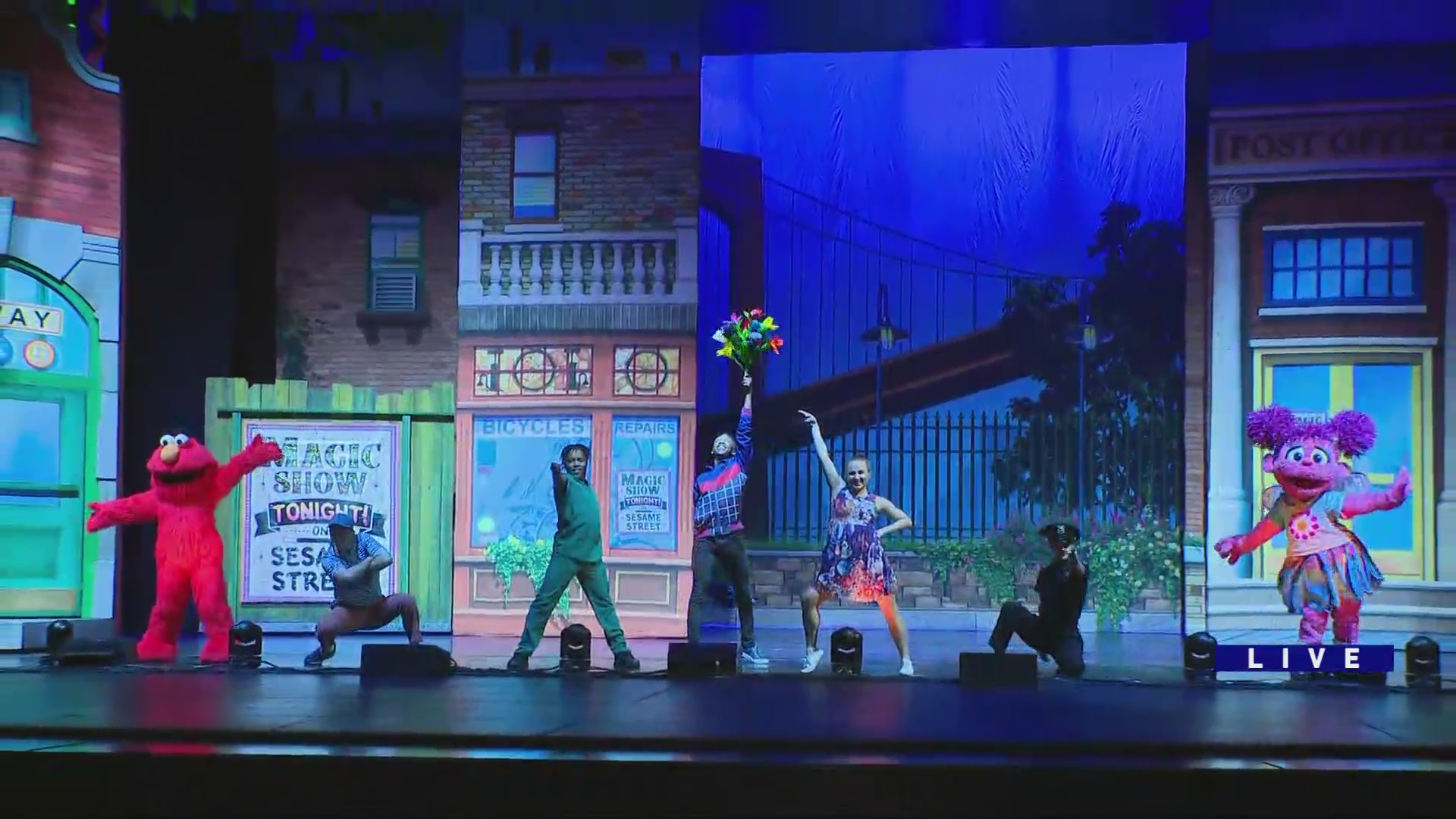 Around Town – Sesame Street Live! Make Your Magic – WGN-TV
