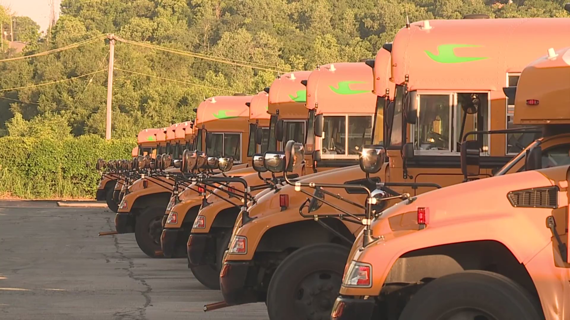 KC Public Schools paying bonuses to recruit more bus drivers – FOX 4 ...
