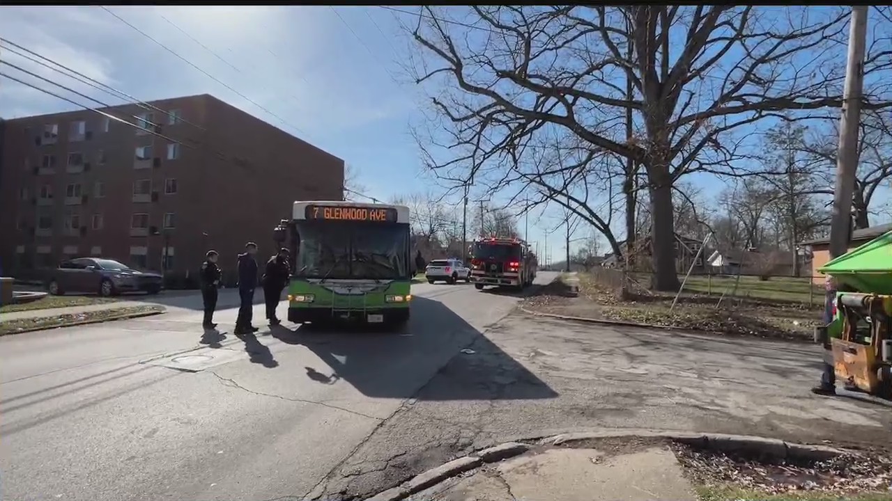 WRTA bus, county vehicle involved in crash in Youngstown – WKBN.com