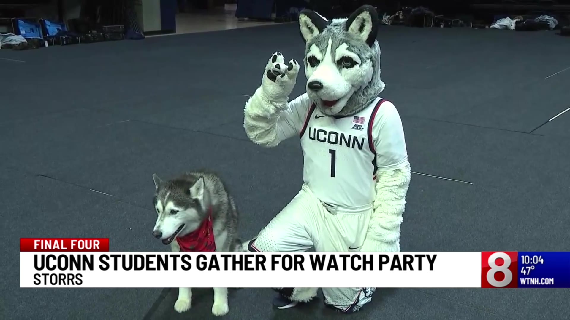 Hundreds come out for UConn’s student watch party at Gampel Pavilion ...