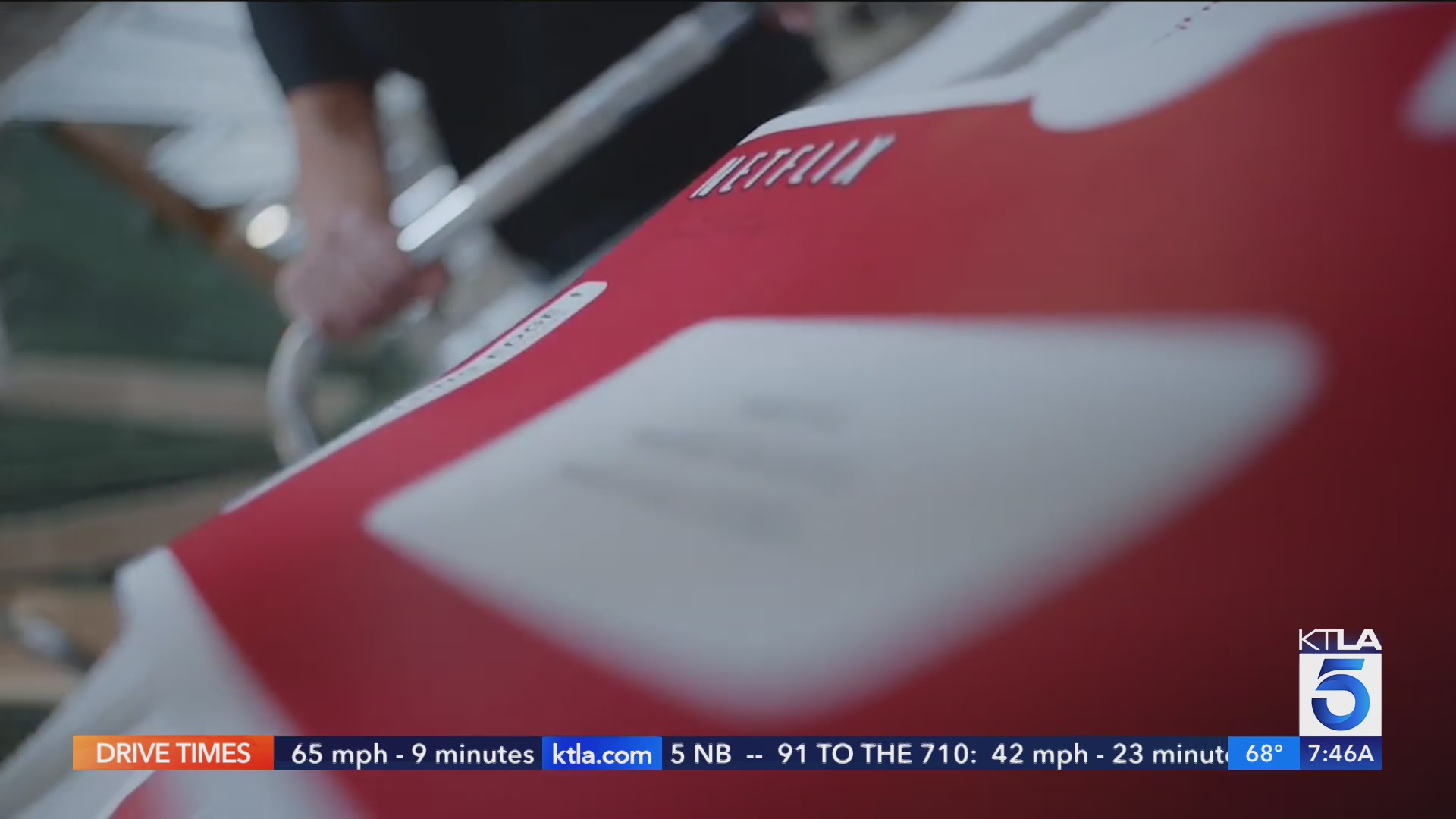 Goodbye red envelope: Netflix mails final DVD – KTLA