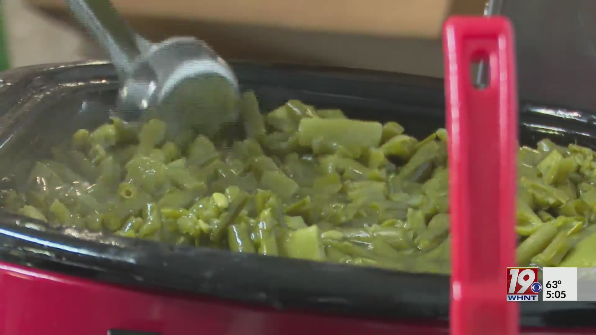 Restaurant & Churches Team up to Hand Out Free Thanksgiving Meals ...