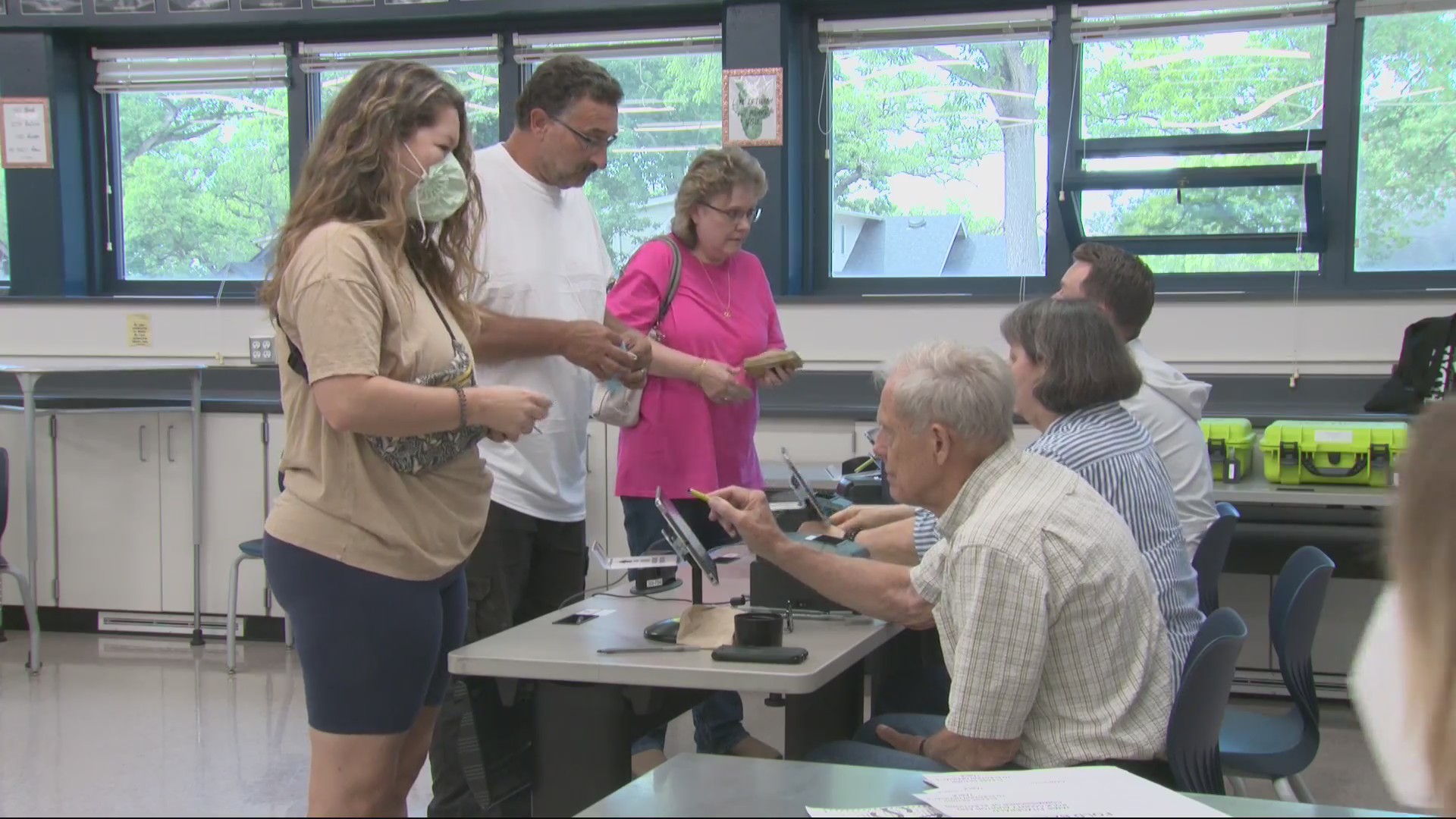 How Poll Workers Get Ready for Election Day – who13.com