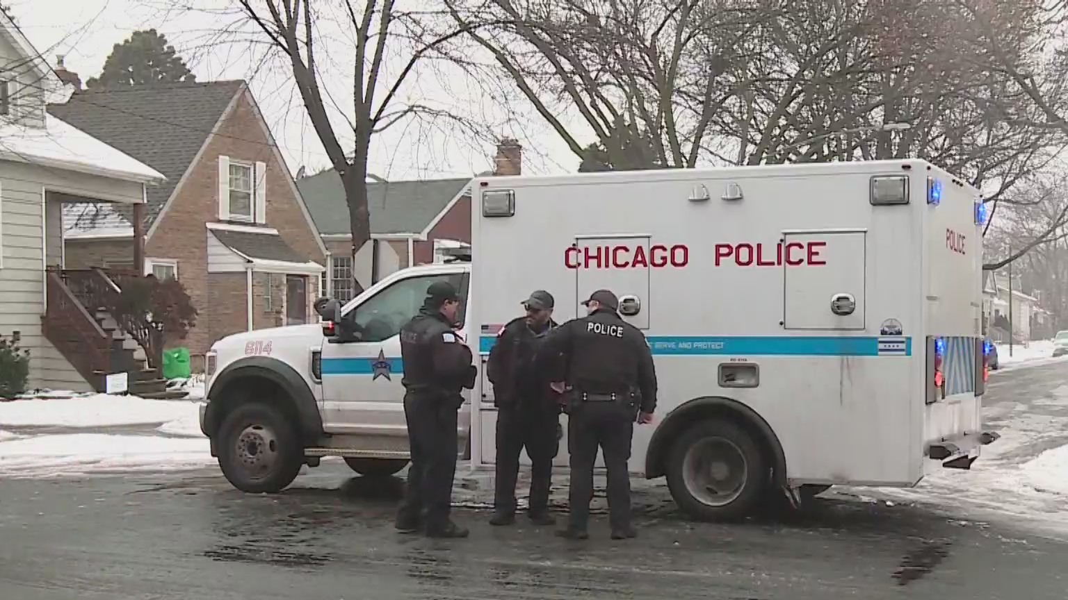 CPD SWAT team responds to standoff in Jefferson Park – WGN-TV