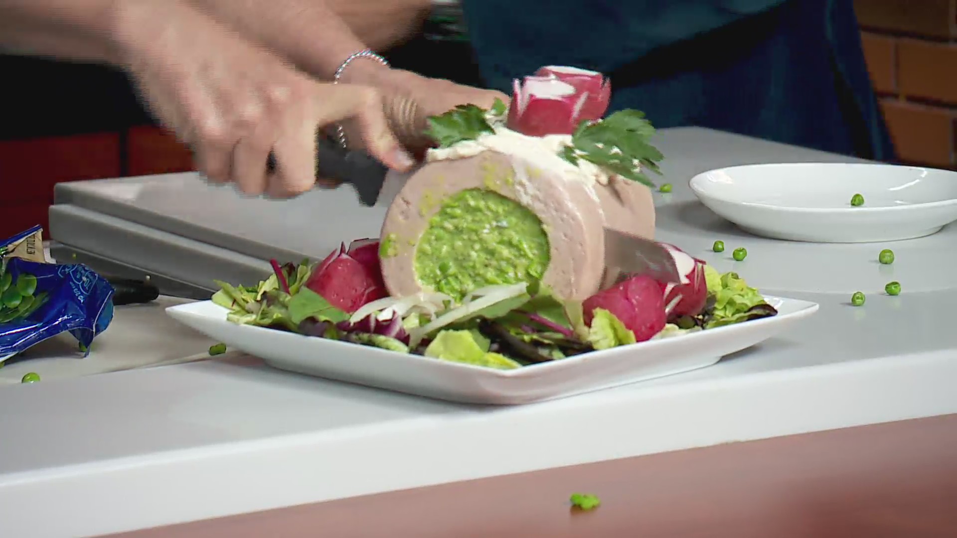 Robin shares retro recipe for Super Supper Salad Loaf – WGN-TV