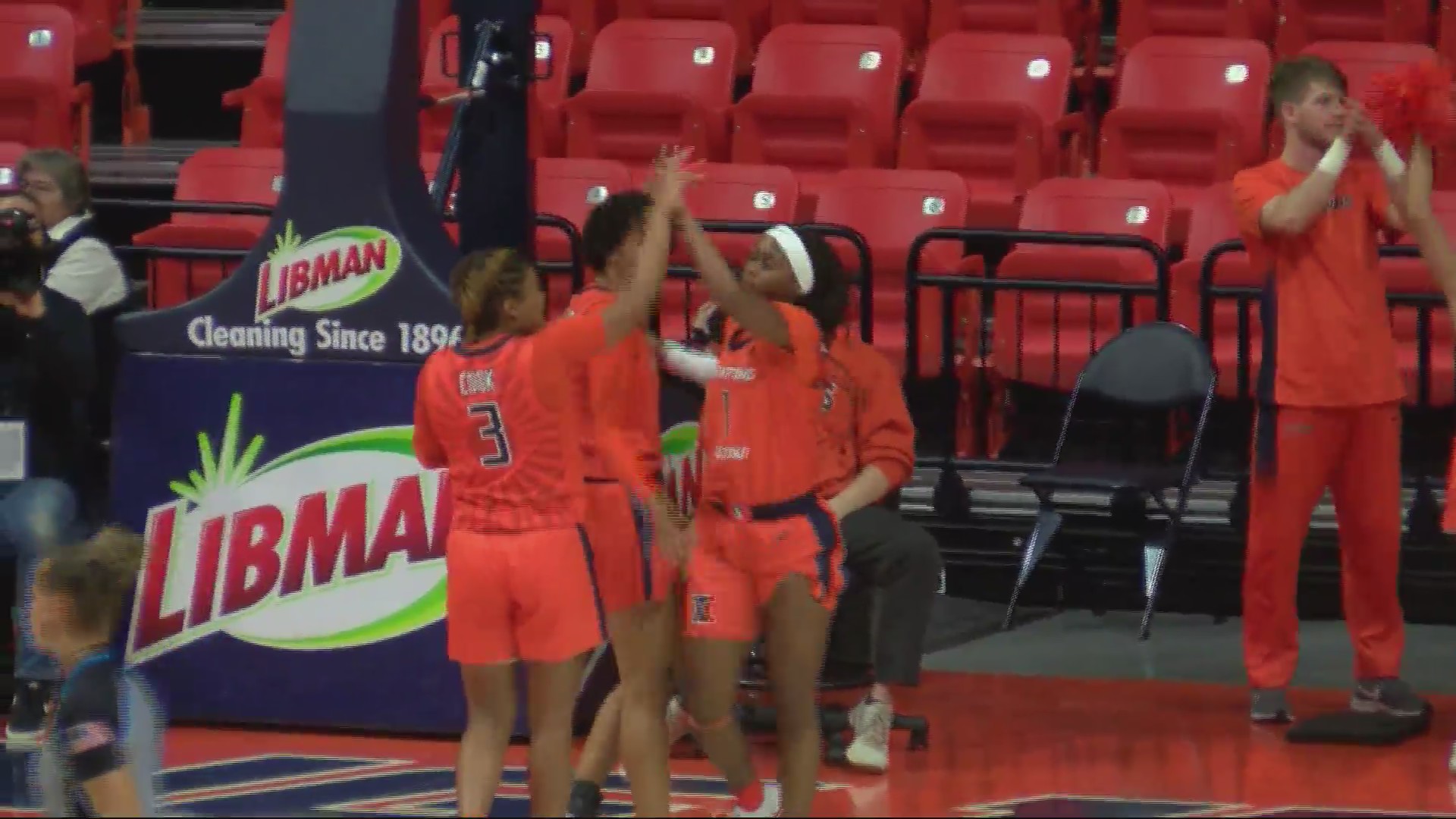 Illini women’s basketball team inspires young female athletes in ...