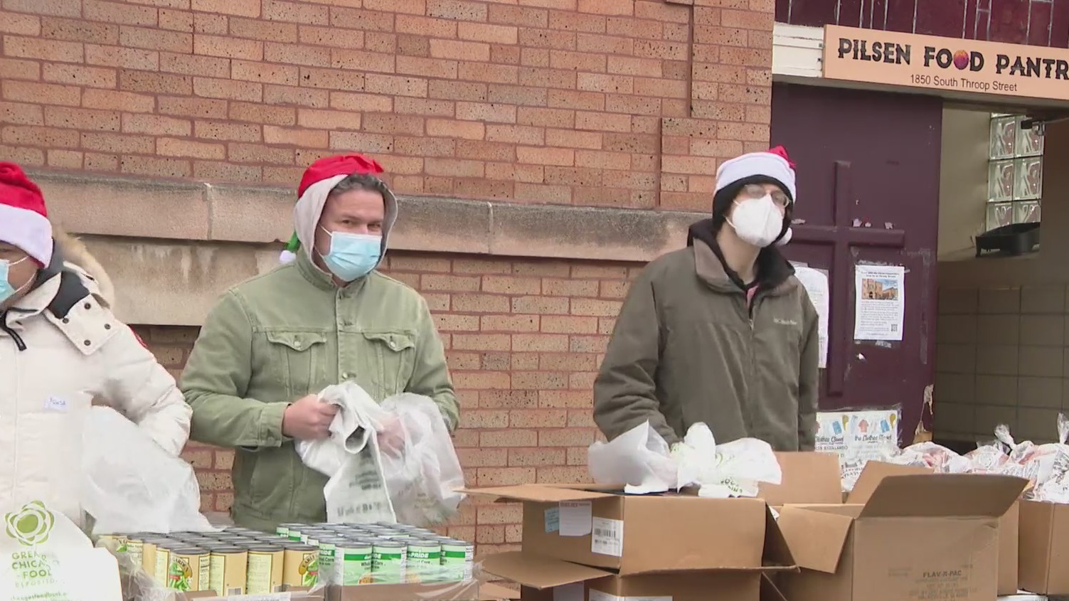 Pilsen Food Pantry hosts toy, food distribution – WGN-TV