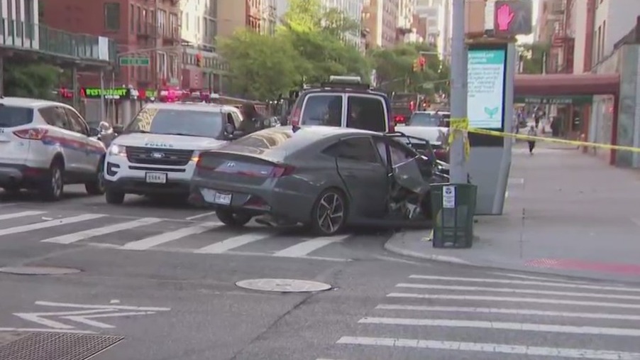 1 dead, 4 injured in Manhattan car crash: NYPD – PIX11