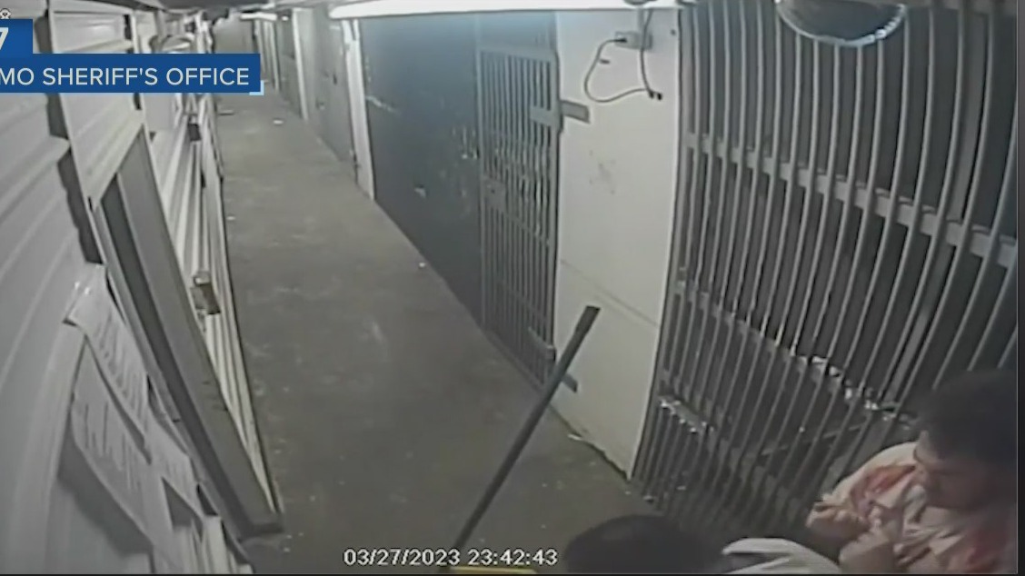 As manhunt continues, video shows Missouri inmate stab officer, escape ...
