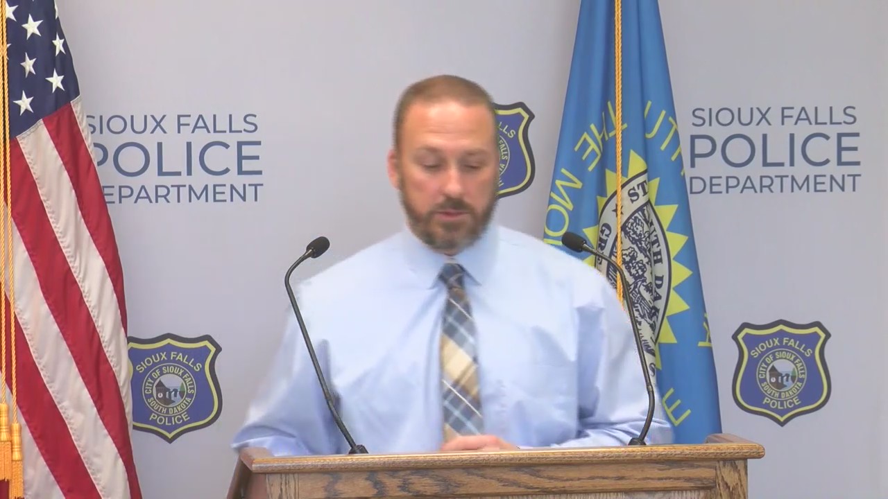 Lt. Nick Butler on Sunday homicide from police briefing 10/31/2022 ...