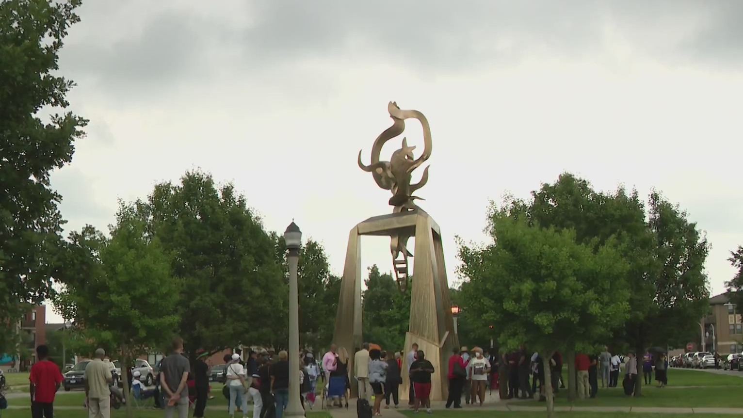 Renowned Chicago sculptor Richard Hunt dies at 88 – WGN-TV