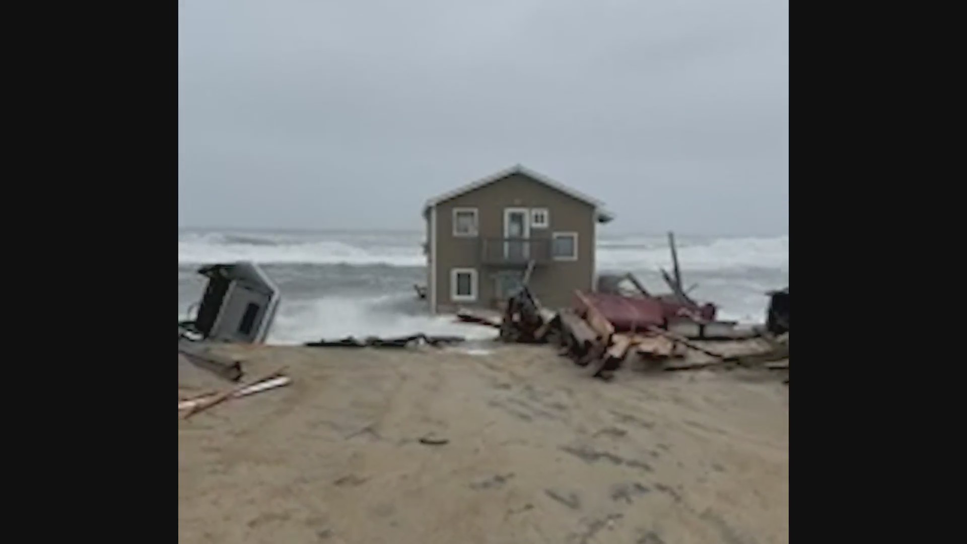 2 Outer Banks houses collapse in 1 day – WAVY.com