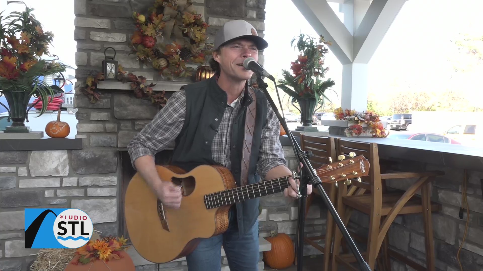 Country Music artist Bryan White in Alton tonight for a benefit concert ...