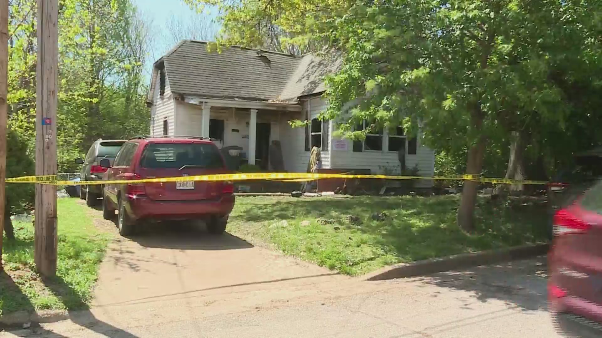 St. Louis SWAT team shoots armed man barricaded inside burning home – FOX 2
