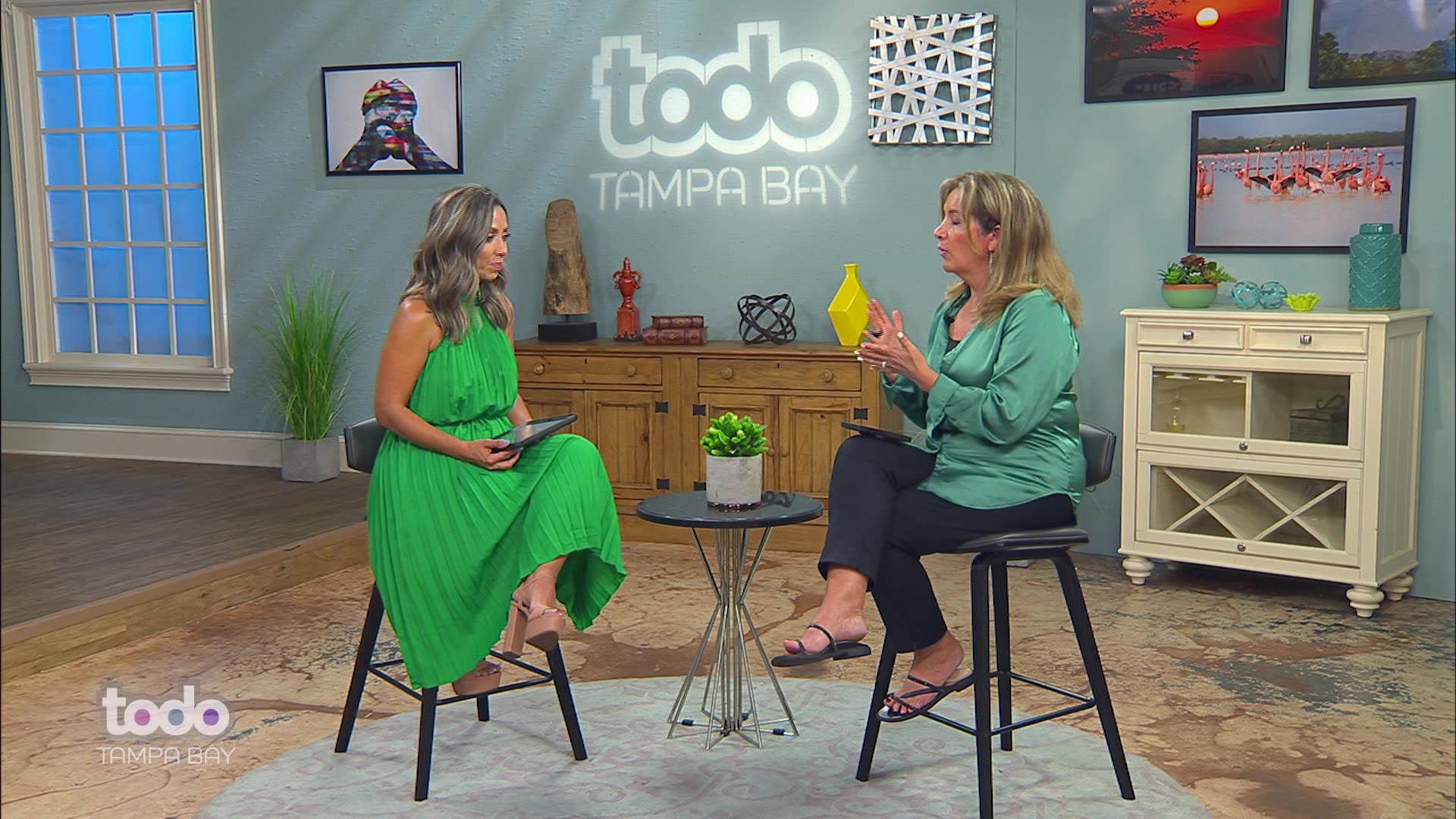 Joe Zúñiga canta su nueva canción ‘Familias Unidas’ – WFLA