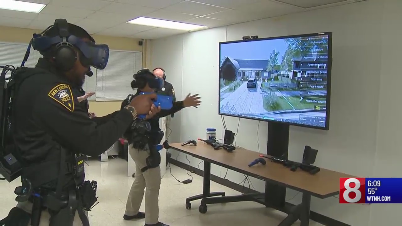 How New London police use virtual reality system to train officers on ...