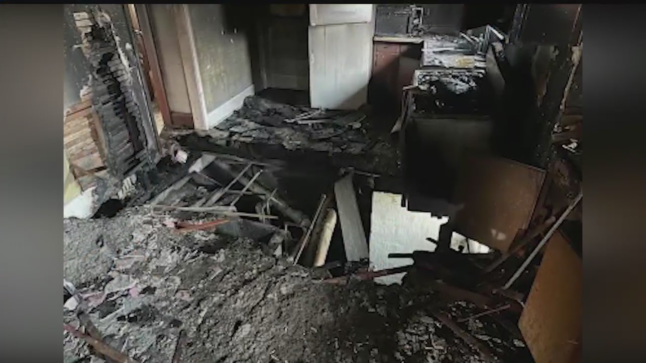 Firefighter falls through floor while battling house fire – WKBN.com