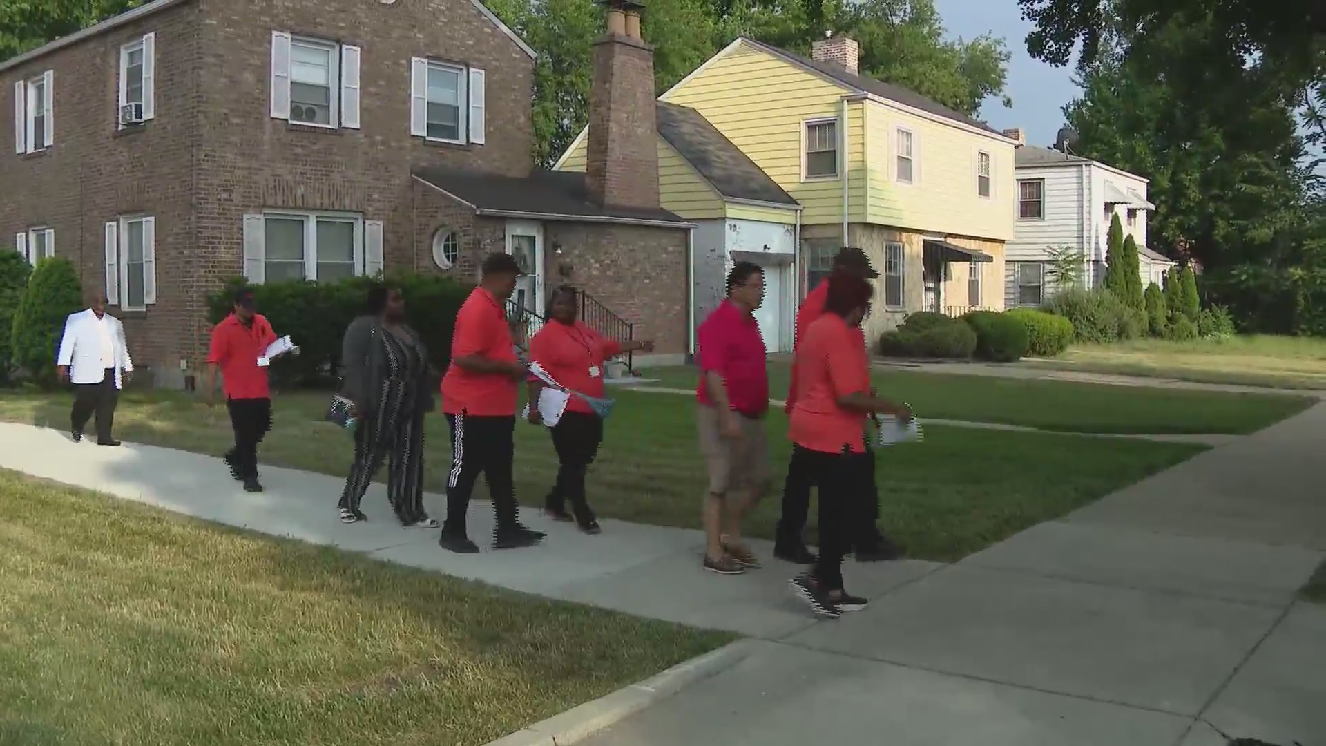 Residents, leaders call for end of violence in West Pullman – WGN-TV