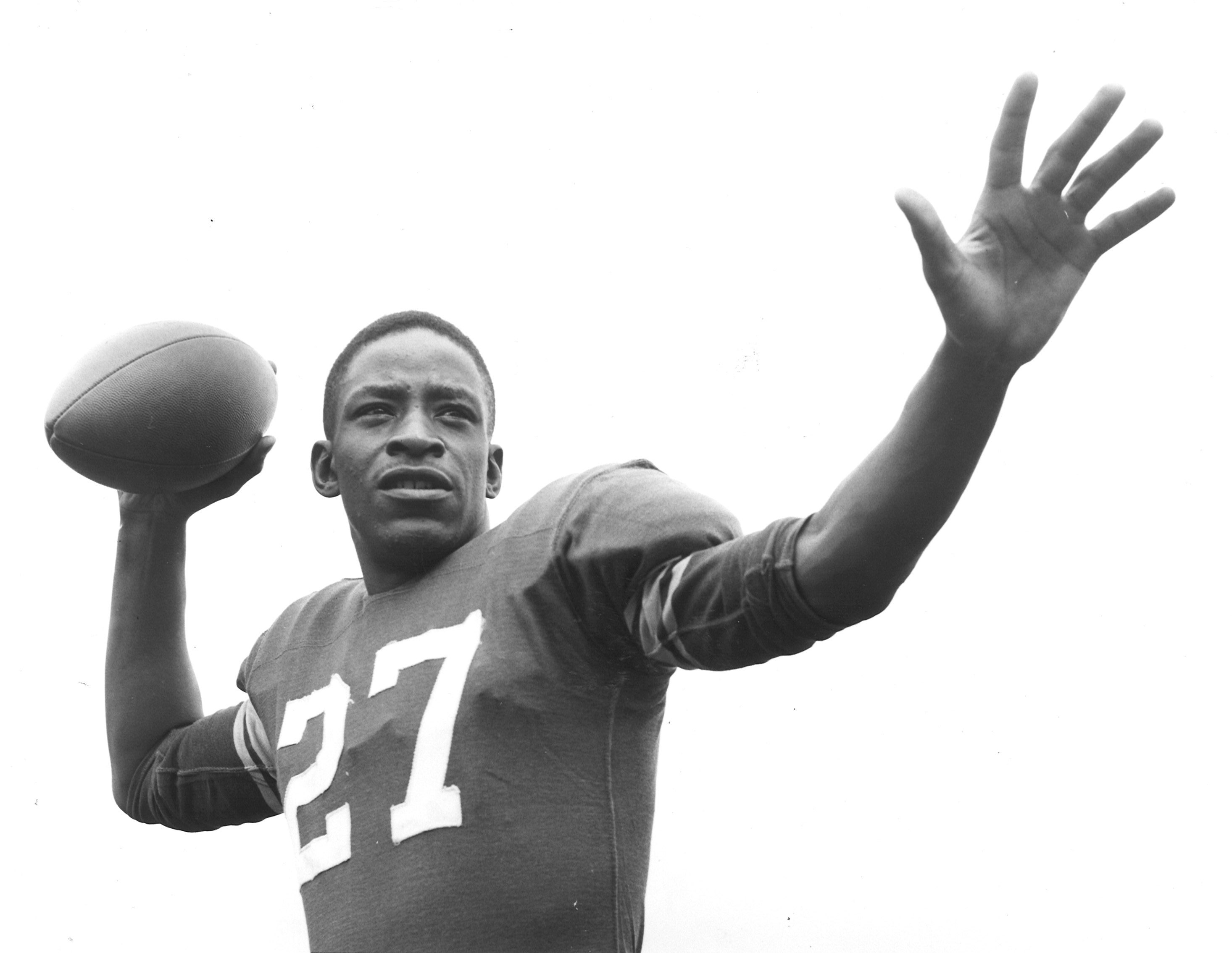 How Willie Thrower broke the NFL Black QB barrier with the Bears – WGN-TV