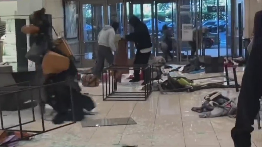 Flash mob robberies: How do police track down suspects? | NewsNation ...