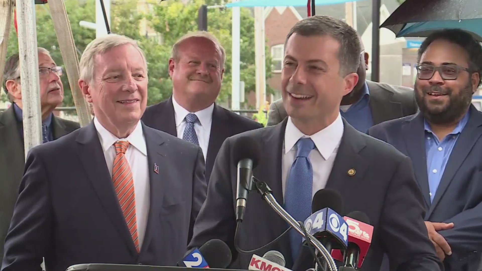 Pete Buttigieg announces funding for St. Louis area’s MetroLink system ...