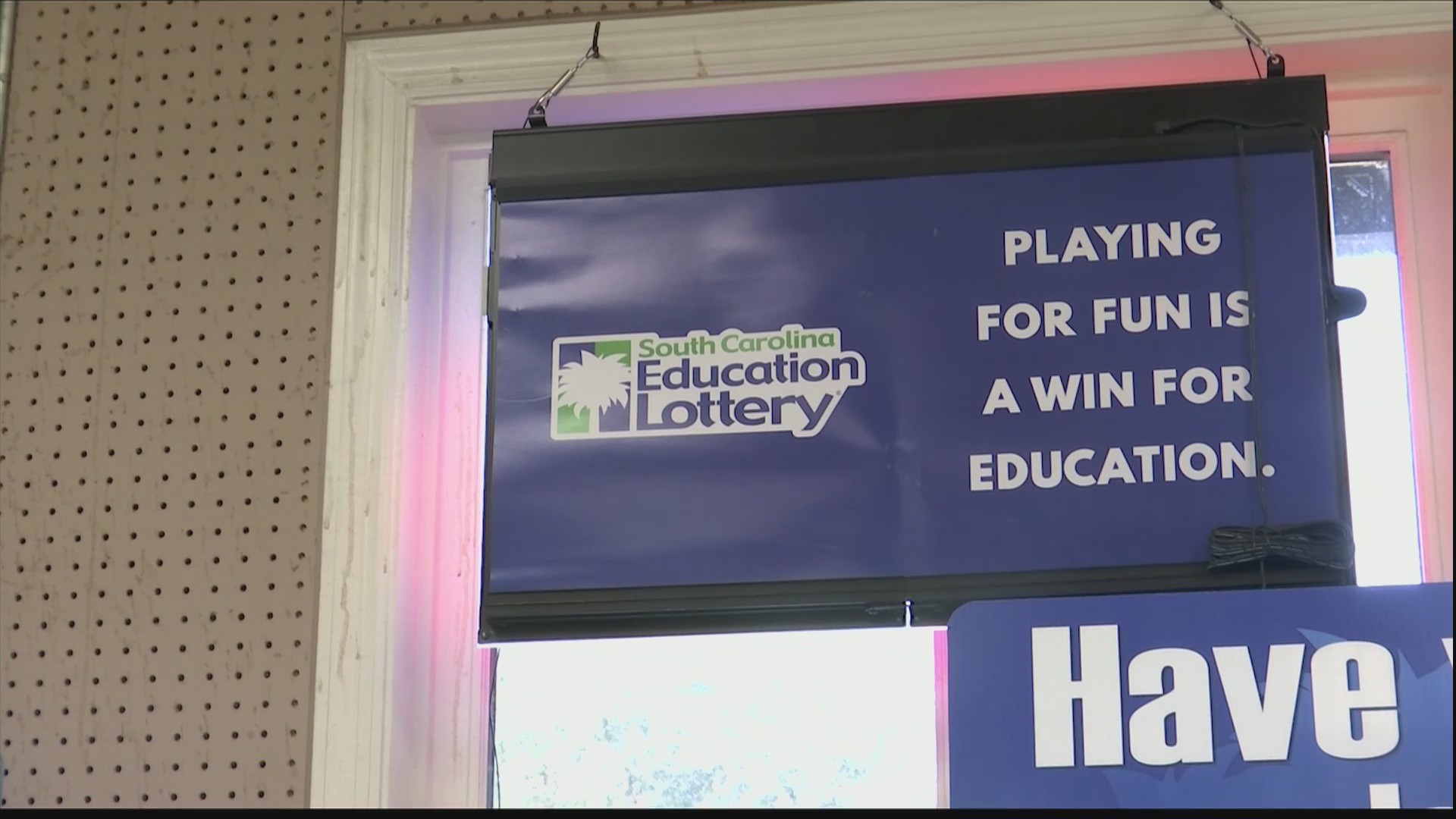 Large Powerball Jackpot brings out large crowds to purchase tickets ...
