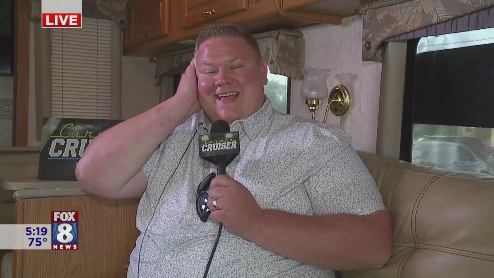 Ken Carman gets his IFB stuck in his ear – Fox 8 Cleveland WJW